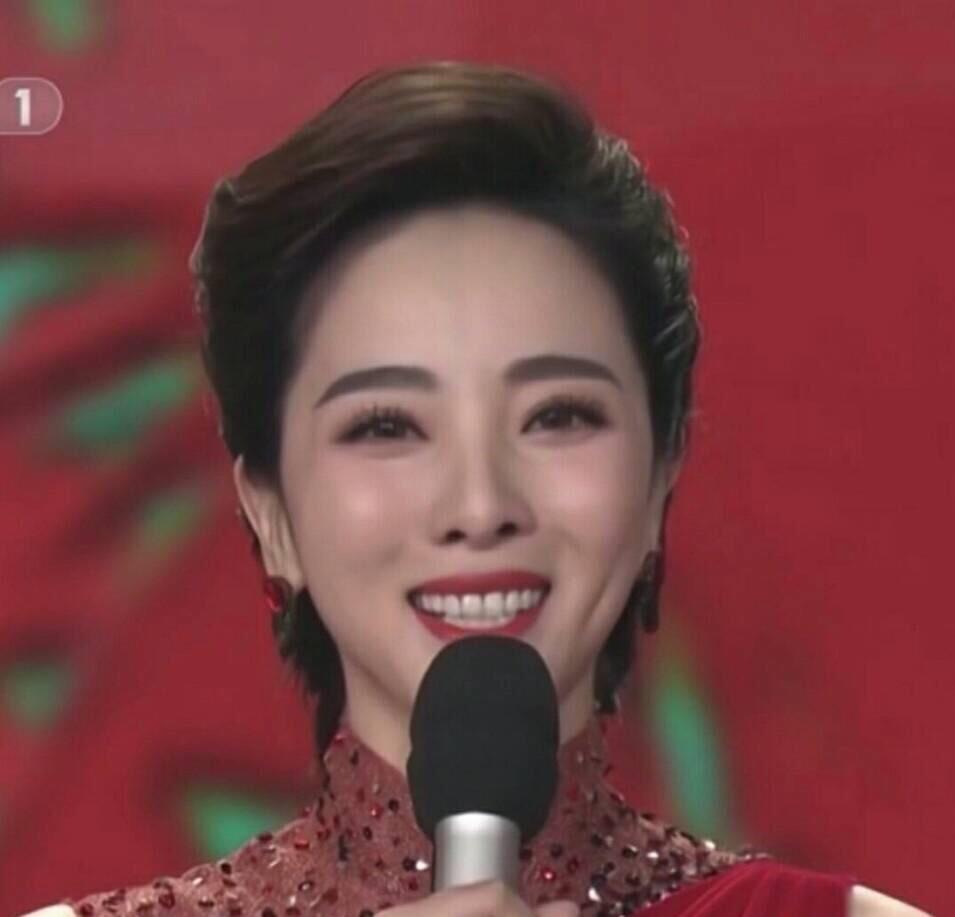 春晚热搜第一竟是李思思眉毛 腾讯网
