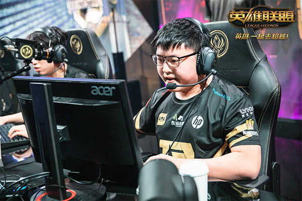 2019季中赛的SKT让人想起了去年RNG，起伏状态都一样！