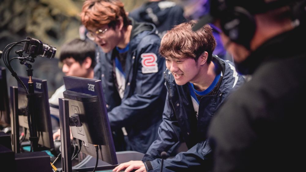 LMS网友热议闪电狼输给AFS：别人都在用新招，你还四保一？