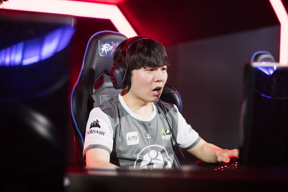 Rookie：iG教练组，感觉有点可怜，中韩文化有差异，更喜欢LPL