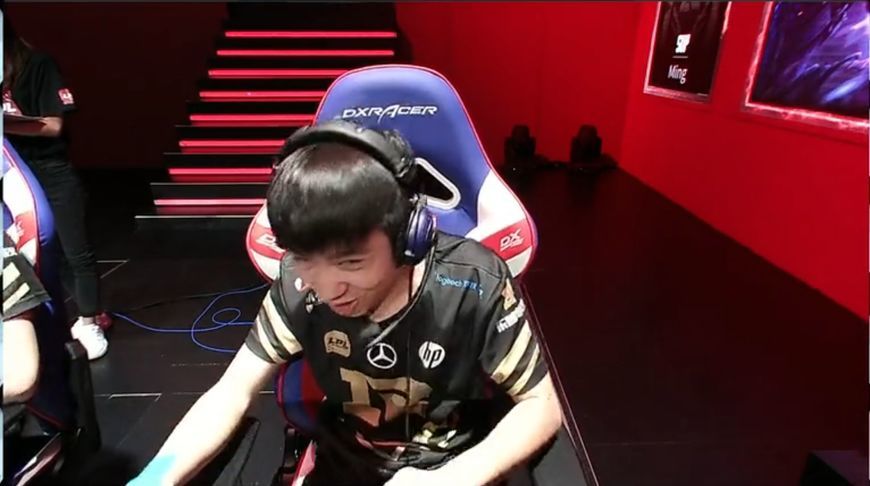 LOL：RNG二连败后遇WE，小虎爆发，这波神操作解说直呼我的天！