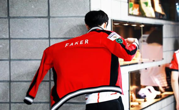 SKT豪取四连胜，新中单爆炸carry，李哥想要再上场难了