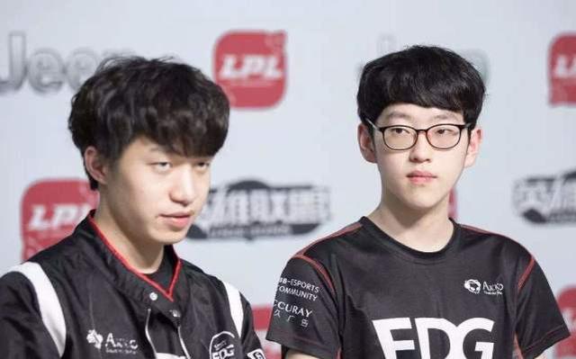 梦回S3老状态神勇发挥助FPX扳平比分，网友：EDG快去把赛文老祖抬上来