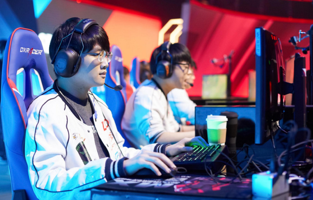LGD要重新崛起？距离季后赛只有一步之遥，网友：这是和RNG大战三场的VG？