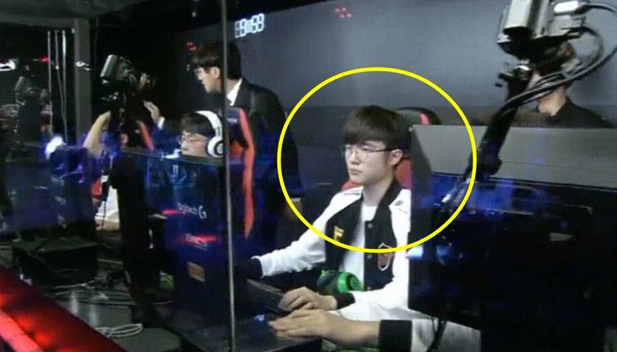 这么真实？SKT无缘S8 教练Kkoma却跳过李哥安慰他人