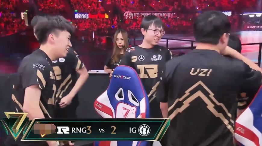 RNG翻盘只是惊心动魄？摄影师早已摆好位置 却从IG飞奔而来