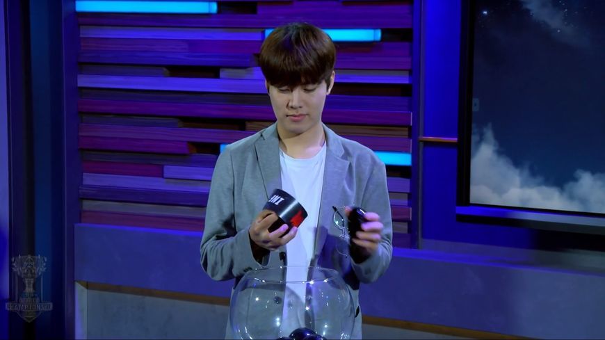 LOL：S8抽签结果出炉 EDG教练阿布露出苦笑遭长毛调侃