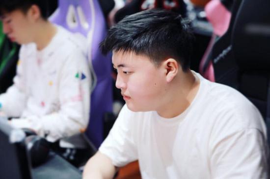 LCK为阻止Uzi夺冠做出如此事件：明演后做成视频举报送人头