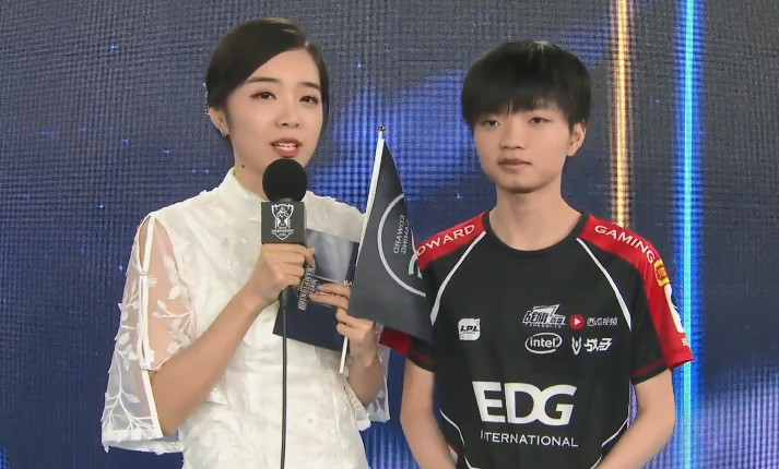 双C爆炸凯瑞，EDG拿下关键一局，iBoy已经在研究小组赛了