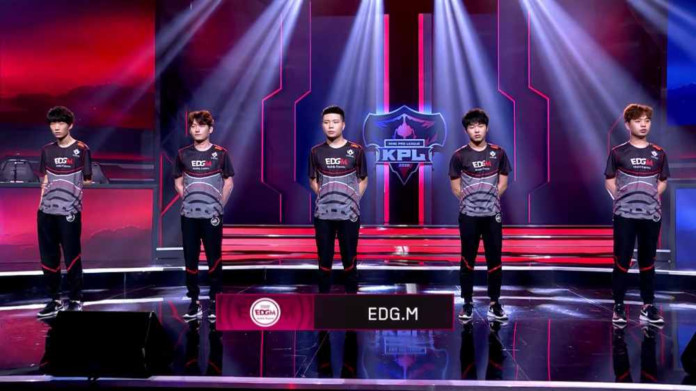 RW侠连战连捷，EDGM越打越“怂”，无痕上场表示带不动！