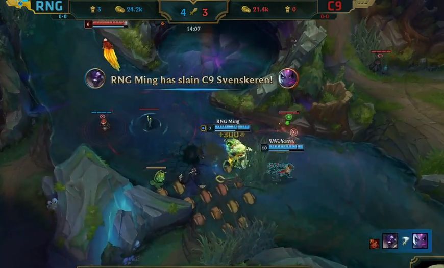 RNG4保1战术再现！Uzi第一件装备早出6分钟 带队友躺赢