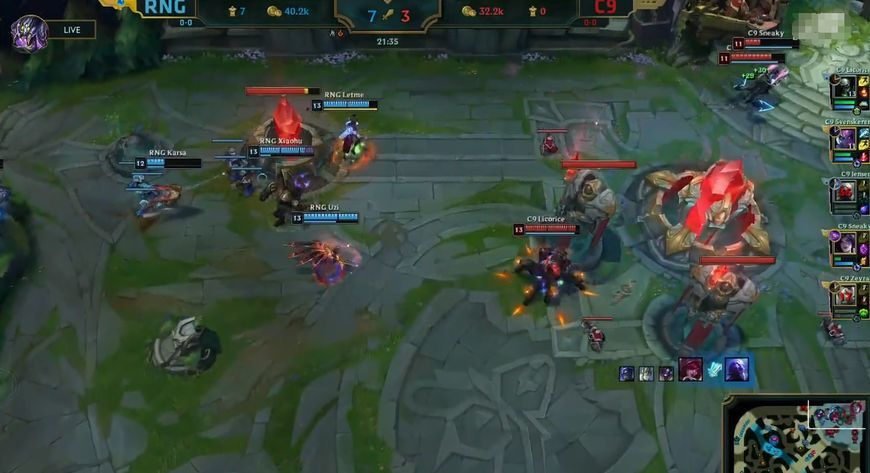 RNG4保1战术再现！Uzi第一件装备早出6分钟 带队友躺赢