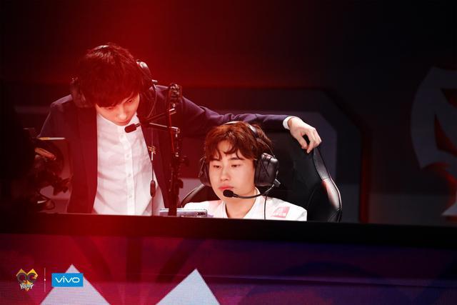 老粉丝讲述QG是如何从王者变成青铜的经历，BA是他们的死穴