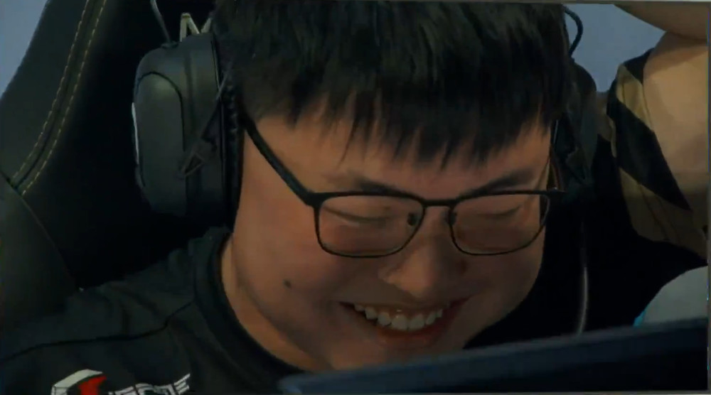 S8：让男启封秘籍再立功，秒换点燃1打2单杀千珏！网友：让神