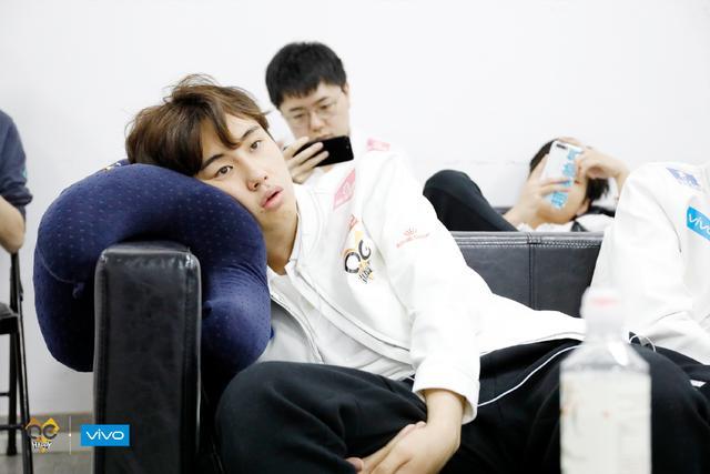 老粉丝讲述QG是如何从王者变成青铜的经历，BA是他们的死穴