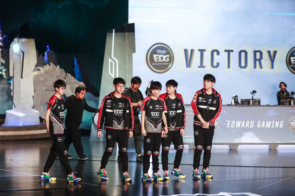 千伤AP卡莎送MAD回家，EDG基本锁定S8世界赛C组出线！