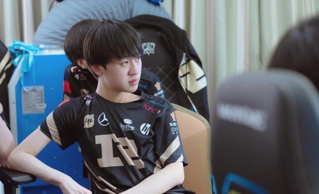 IG粉丝阐述对RNG的看法，轻敌不可原谅，绝境UZI是误解