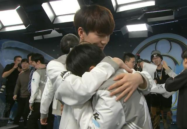 S8结束之后，iG五人辈分直线上升，uzi荣获皇字辈新称号