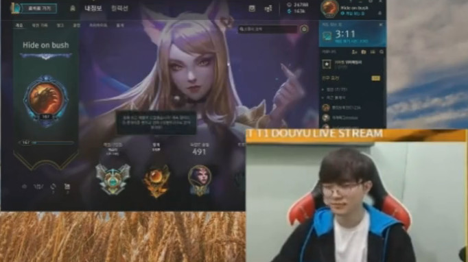 faker把万年不变的提莫背景，换成了KDA阿狸，怀念恩静？