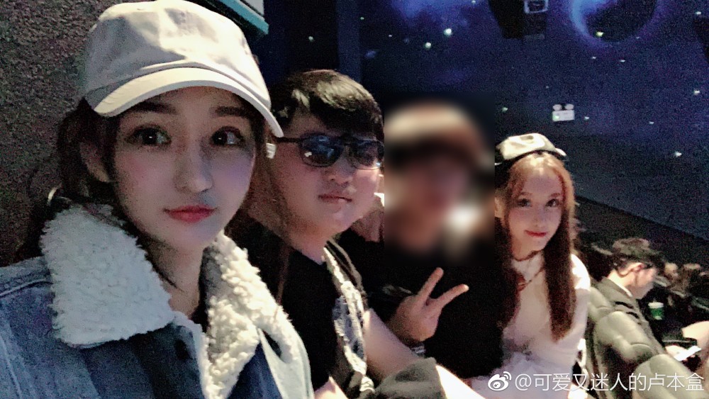 S8止步八强后，Uzi终于现身了：和前皇族中单一起看电影！