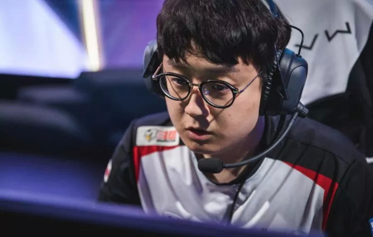 LCK你的皇帝回来了，SKT组成银河战舰，已经预定S9冠军？