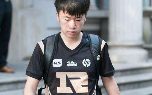 RNG内部巨变！让帝退役小虎替补香锅伤病，Uzi能否带队起飞