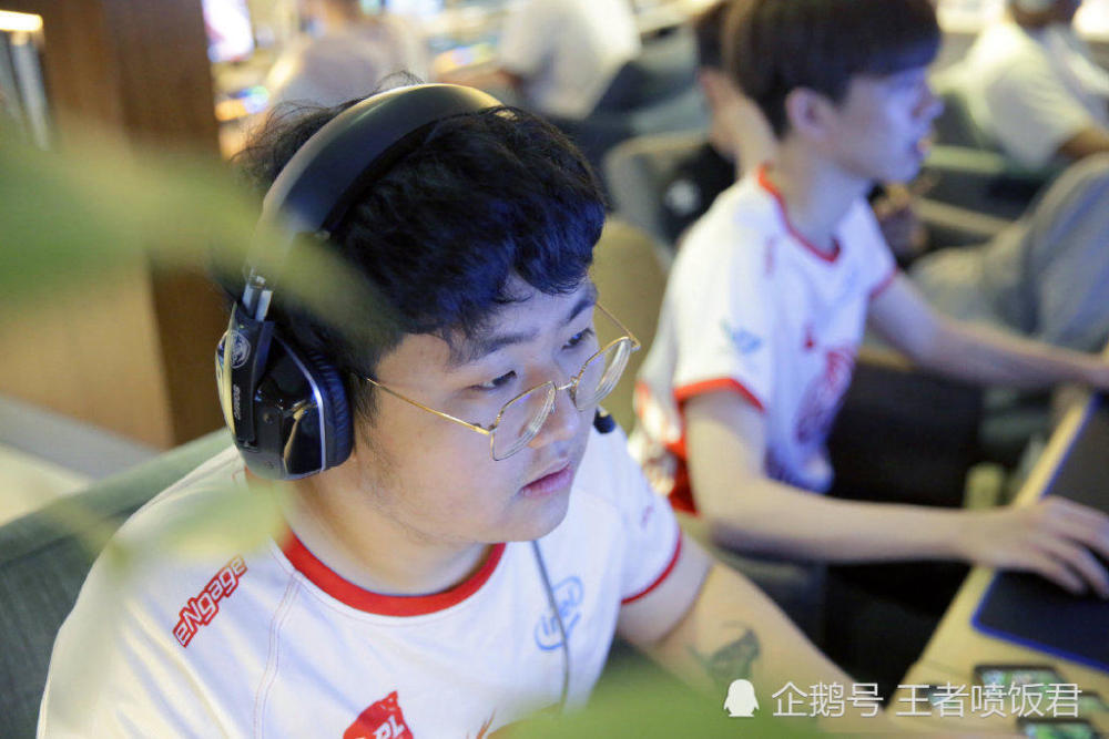 LPL新军V5战队人员已集齐，前RNG ADC选手疑已加盟！