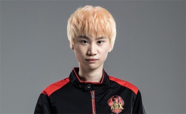 RW张无忌韩服排位消极比赛，被Doinb举报！