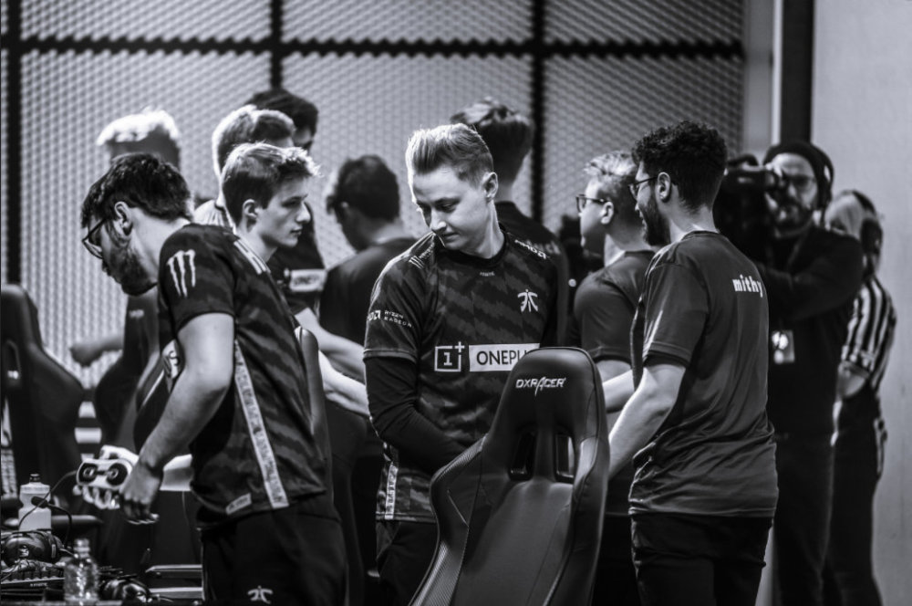 S8亚军FNC遭遇开赛四连败，网友调侃：得罪赛文老祖还想赢？