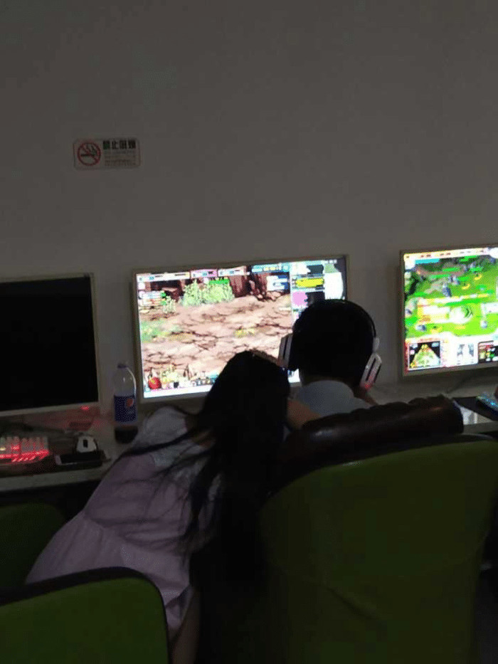 2月14日情人节，800W勇士选择DNF还是选择女朋友