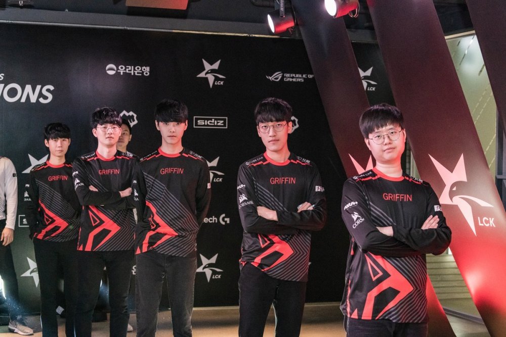 被SKT横扫，GRF这场春季总决赛输在哪？不仅头铁，还断腿了