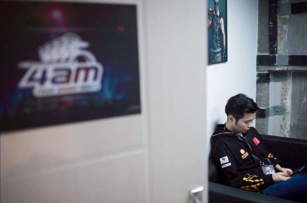 4AM与孤存撕X大战引出koro1离队真相：膨胀想加钱被雪藏