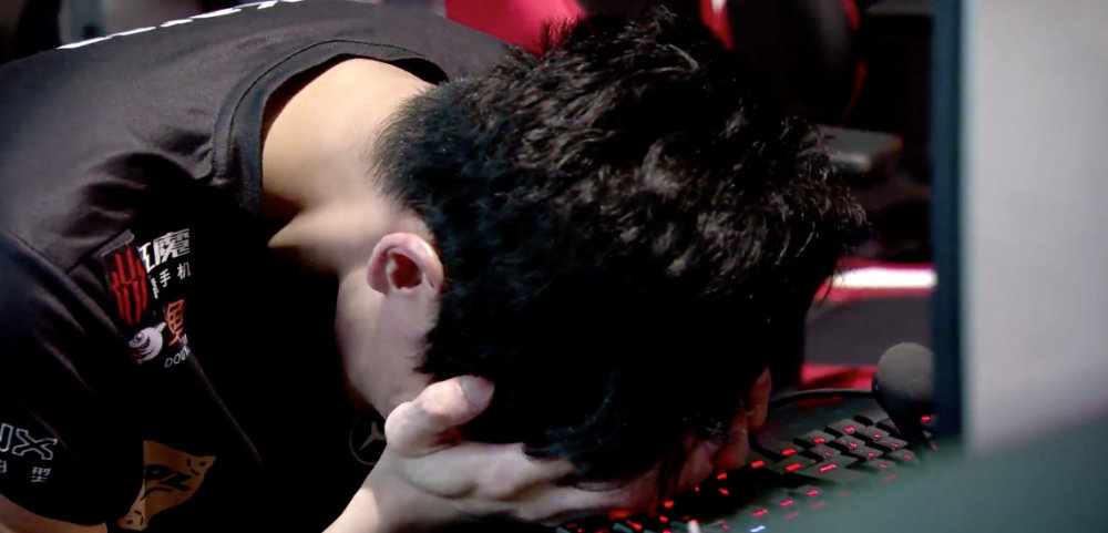 Karsa扎克无解开团令RNG绝处逢生，压力太大泪洒赛场！