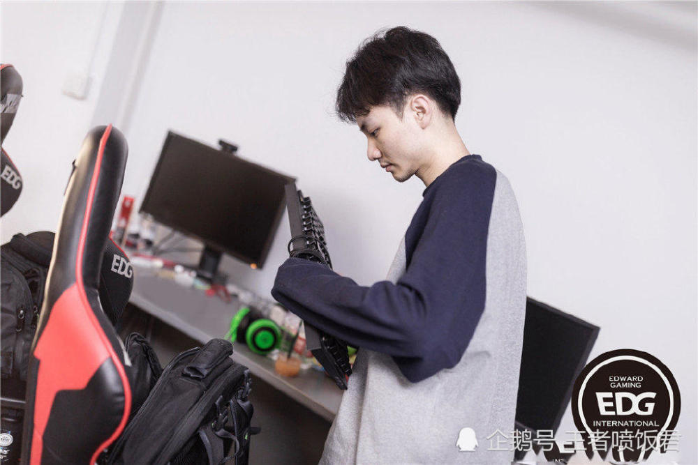 EDG首发Haro，厂长竟成替补！看完海报，一切都明白了