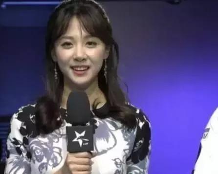 SKT完胜KZ详细复盘，对阵GRF赛前分析，主持金敏娜真漂亮