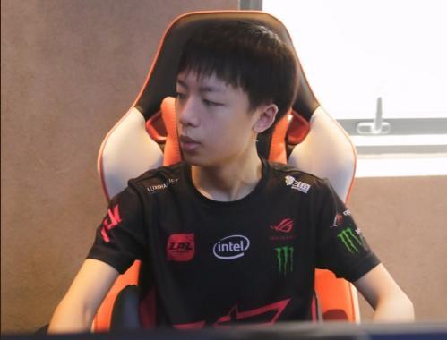 粉丝强烈要求SMLZ换下UZI，小虎的理解能力是数一数二的