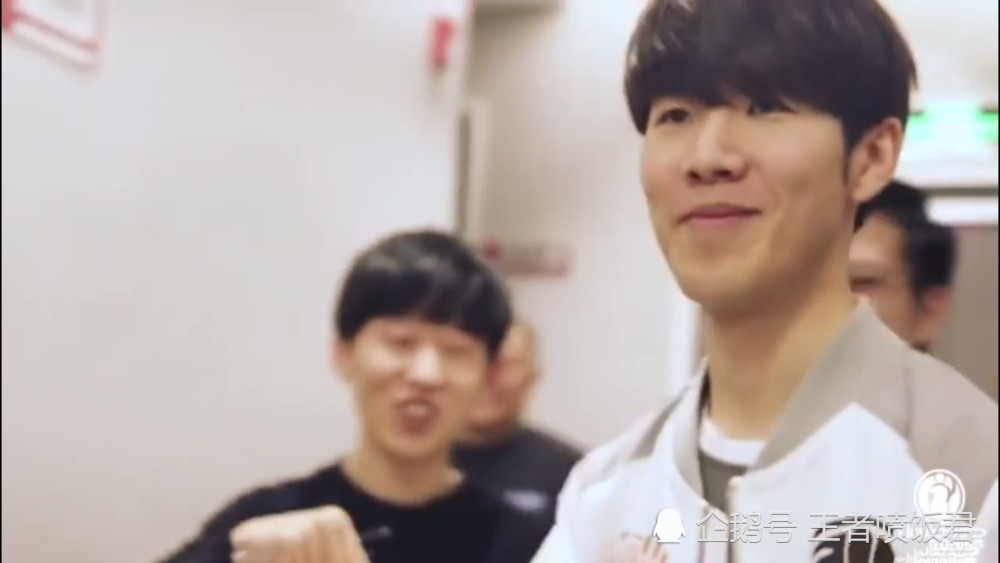 JKL吹牛被宝蓝拆穿，theshy听后却化身小迷弟，可太猛了