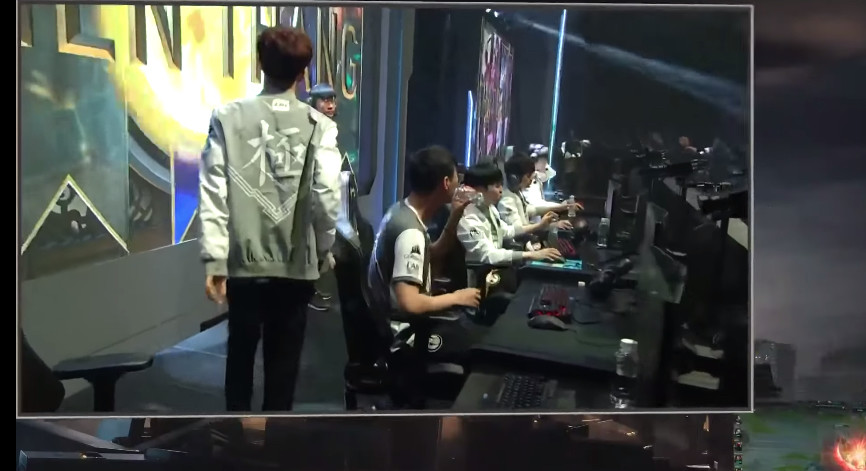 暴打SKT后Theshy黑脸原因找到了：到现在为止我还没有对线对出快乐