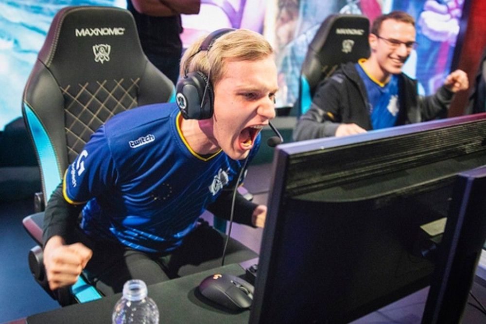 英雄联盟：G2击败FW再拿一分，紧追IG，有望小组第二出线