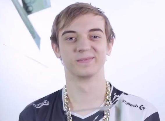 英雄联盟：G2击败FW再拿一分，紧追IG，有望小组第二出线