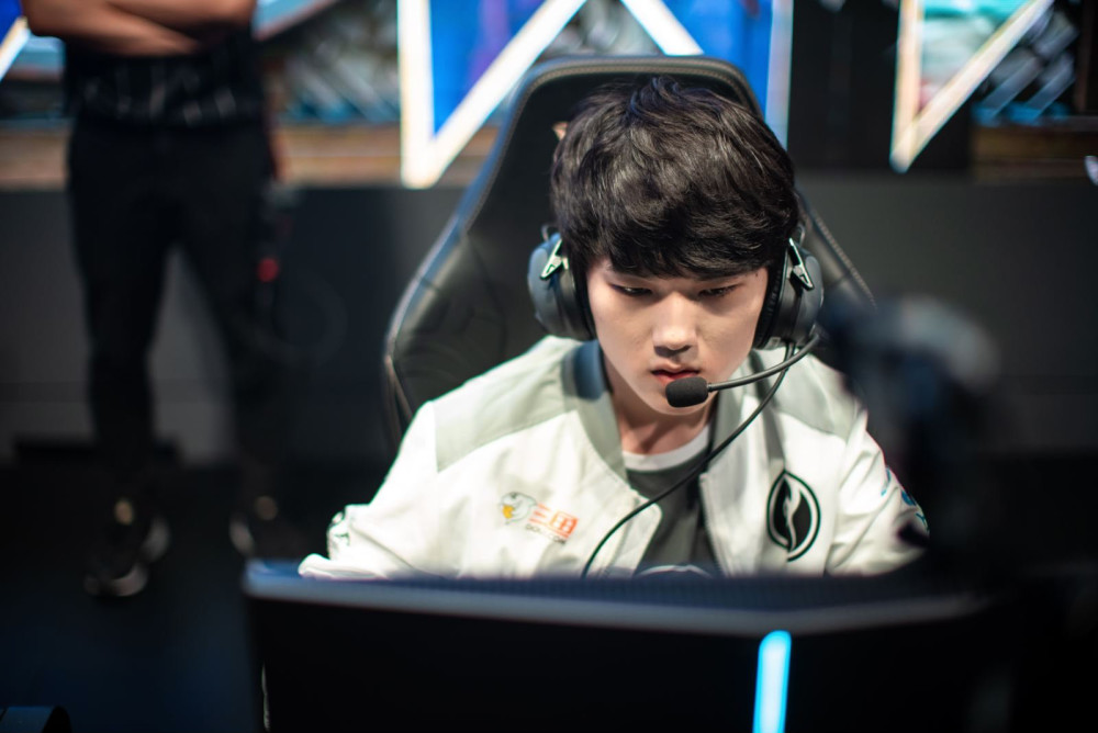 Jackeylove谈iG风格语惊四座：要么一波肥要么一波送