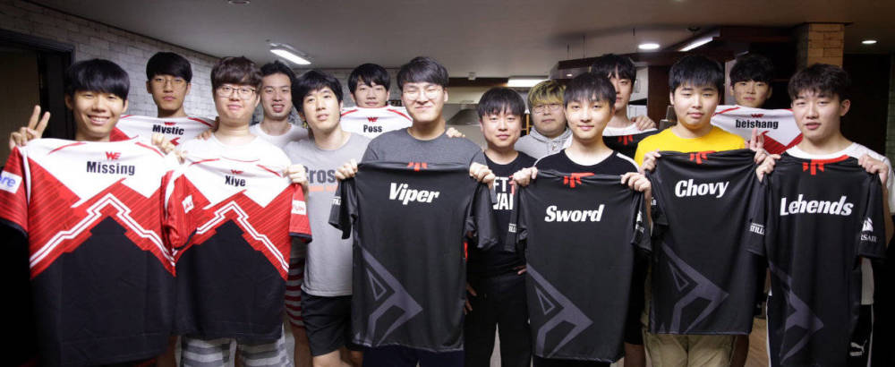 WE韩国与GRF集训归来，从合照中可以看出夏季赛真正首发五人