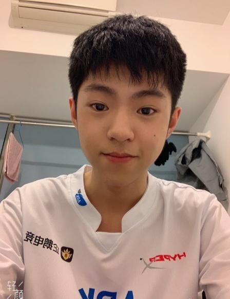 绝地求生：OMG补强最佳，4AM战神位空缺，17拿下堡垒必强