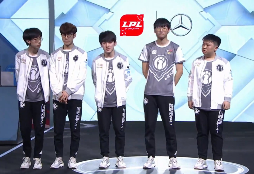 宝蓝回归助IG战胜EDG，德云色解说惨被Theshy打脸！