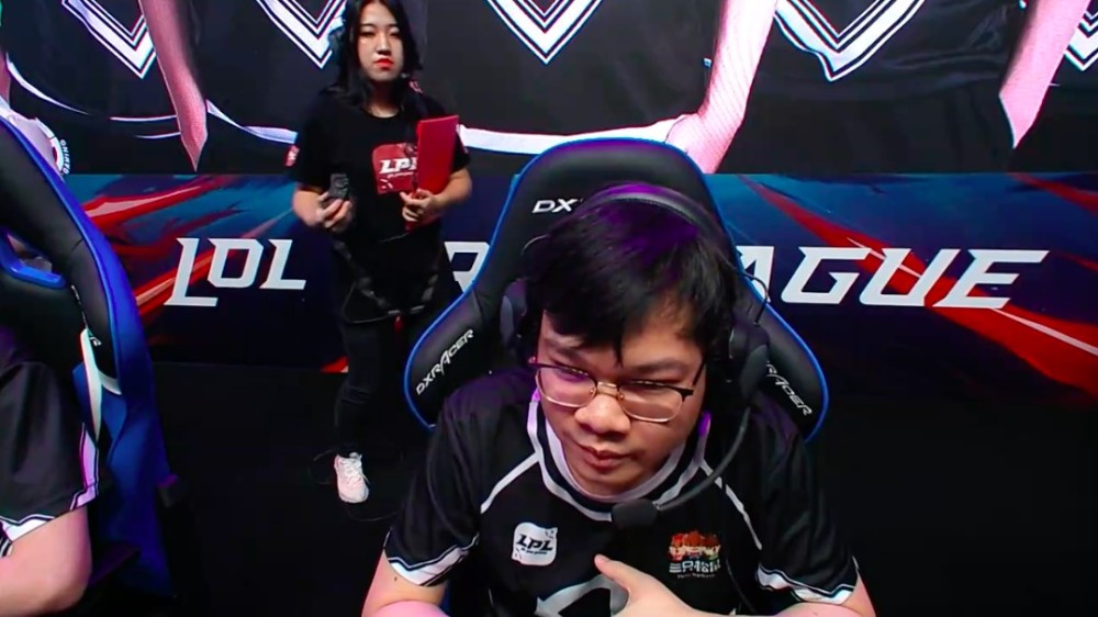 LPL夏季赛：VG大战V5遭遇重开 娃娃长毛聊了五个小时
