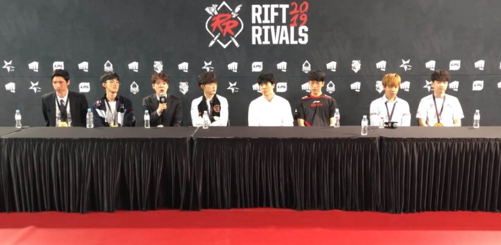 GRF虎牙首秀，直播一致称赞Doinb，队员的拖鞋成焦点