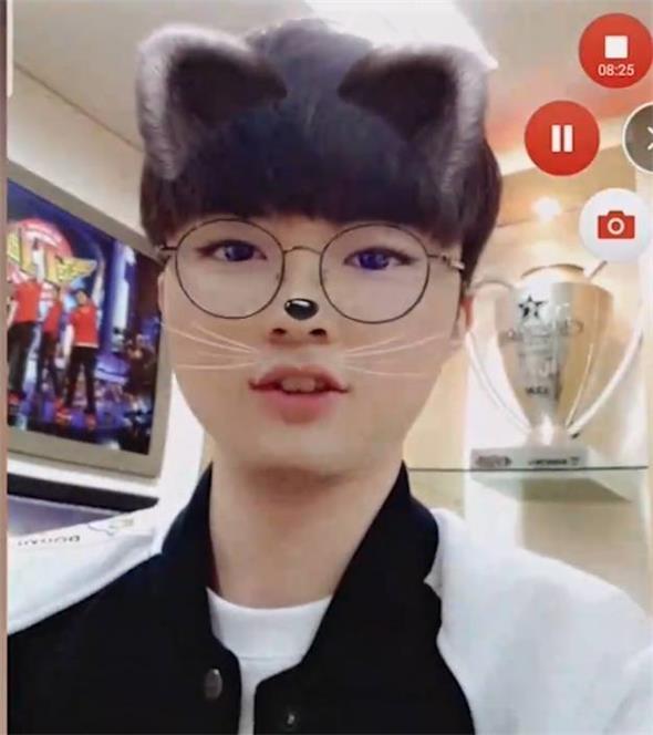 SKT众人用搞怪相机花式恶搞：Faker最萌，Khan最逗！