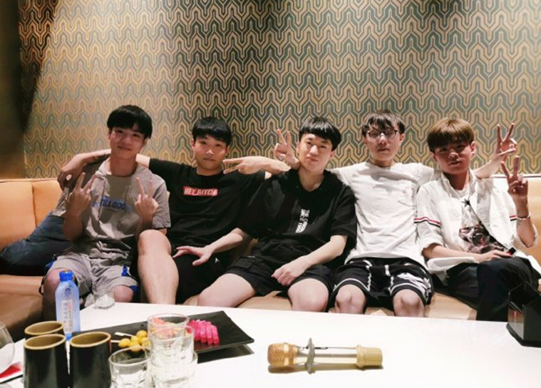 RNG官博宣布Mlxg退役，网友一句话刷屏太扎心：恭送野王！