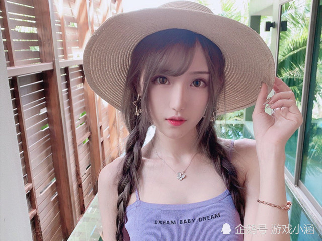 腐团儿直播再现新作品，黑色衣服真的女神，粉丝迫切想看凳子后撤