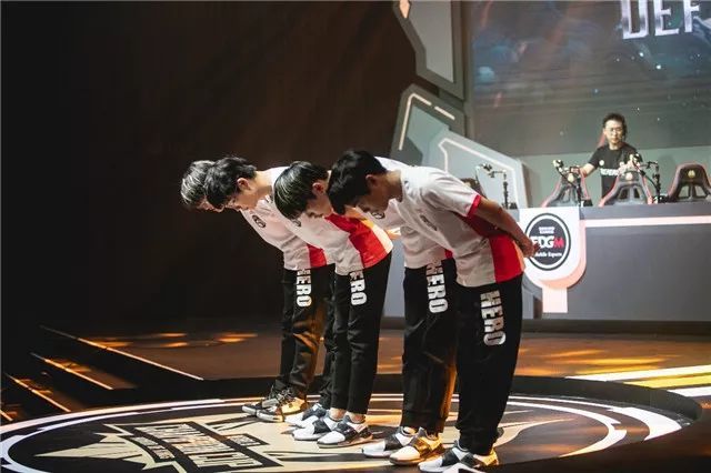 王者荣耀：EDGM不敌Hero止步八强，只会运营，不会打架？